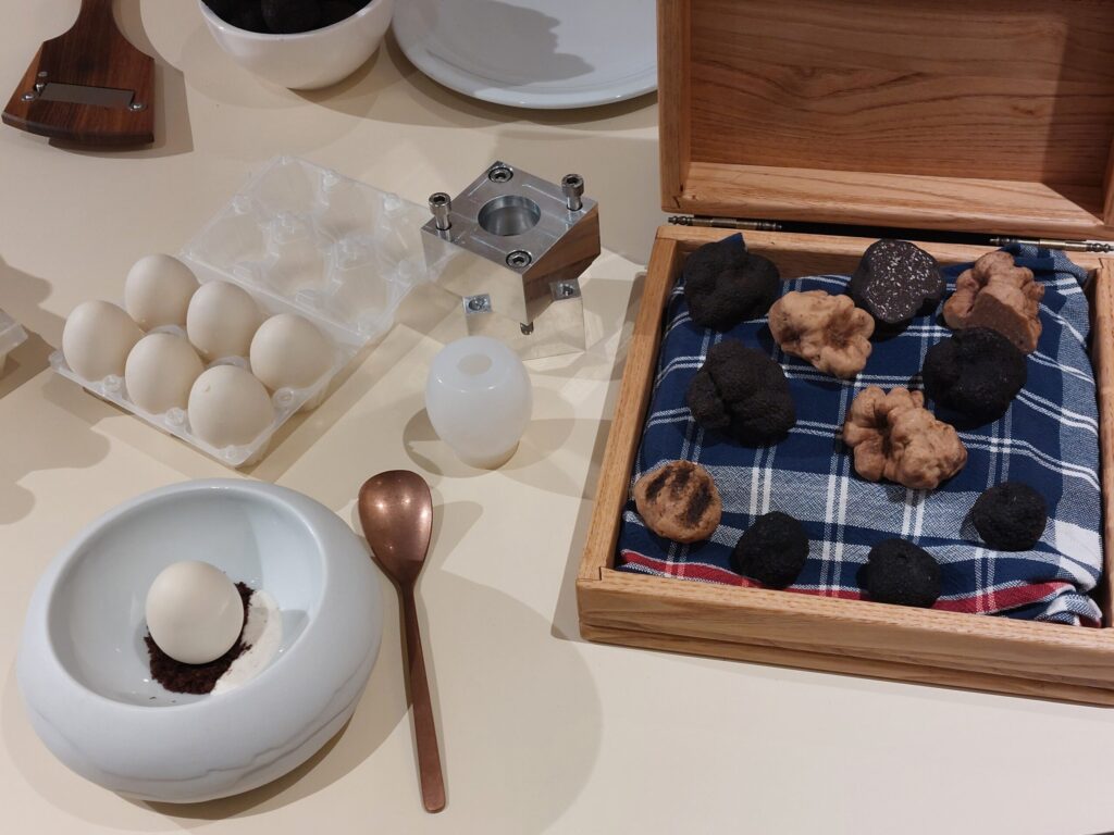 Un uovo di cioccolato con panna cotta, zabaione e tartufo - Zipnews.it ...